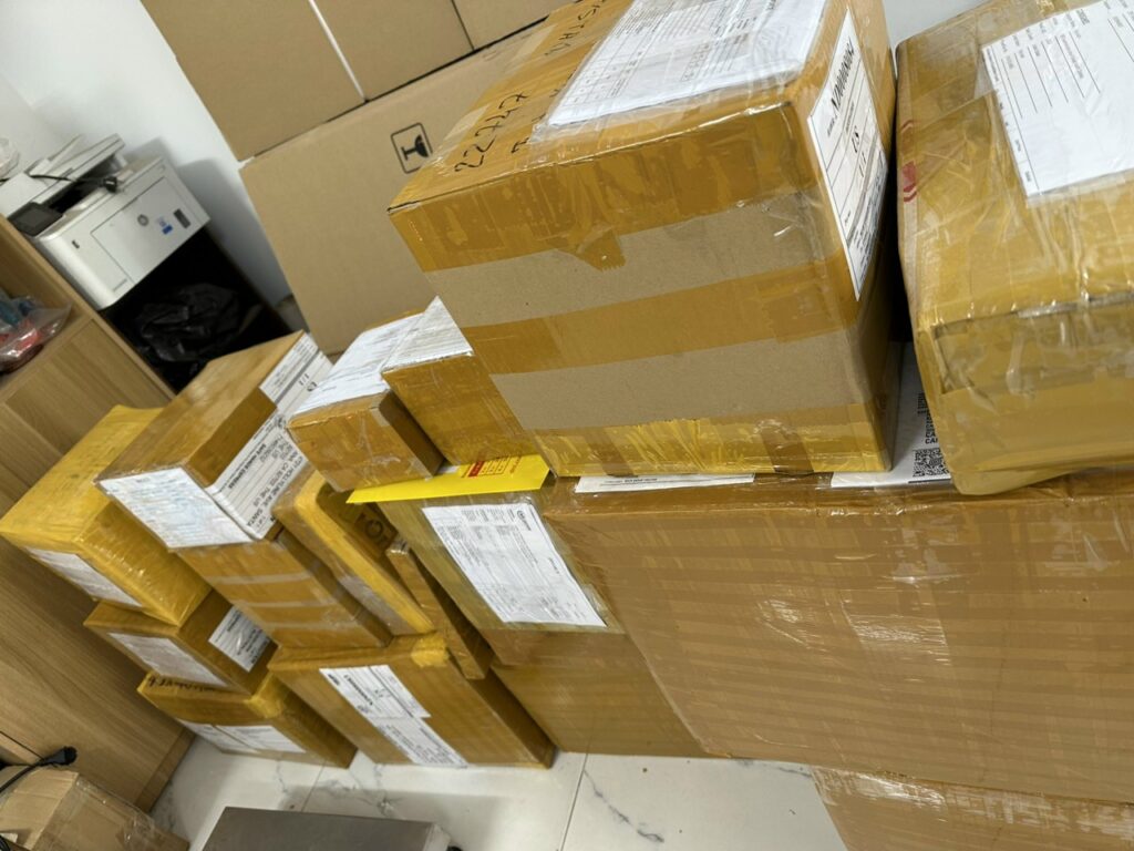 Gửi quần áo đi Indonesia nhanh chóng tại Vi Minh Express